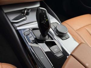 Grey BMW 520 2018 in Utena, with an engine capacity of 2.00 L and mileage of 238 thousand km for 15200 €, photo 28 on AUTOMOTO.COM.LV
