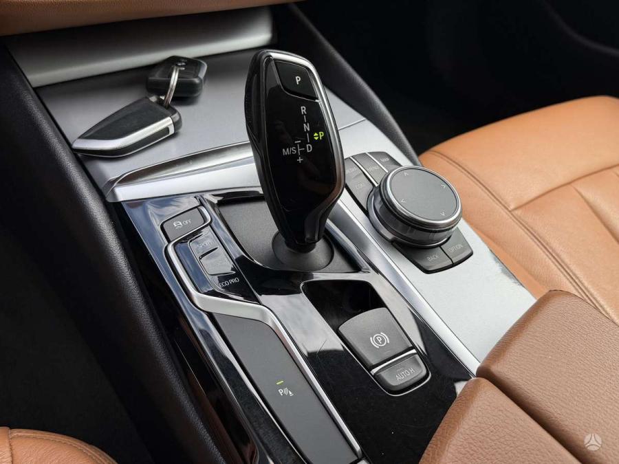 Grey BMW 520 2018 in Utena, with an engine capacity of 2.00 L and mileage of 238 thousand km for 15200 €, photo 28 on AUTOMOTO.COM.LV