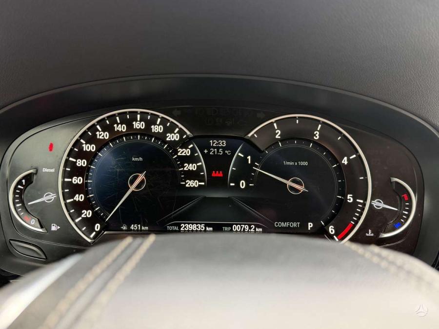 Grey BMW 520 2018 in Utena, with an engine capacity of 2.00 L and mileage of 238 thousand km for 15200 €, photo 30 on AUTOMOTO.COM.LV