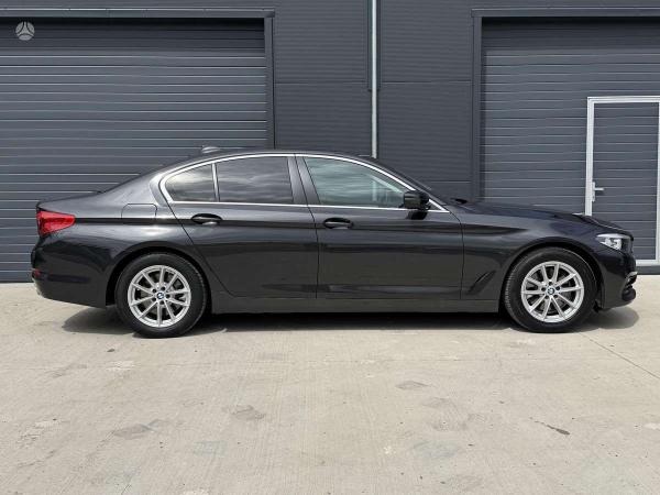 Grey BMW 520 2018 in Utena, with an engine capacity of 2.00 L and mileage of 239 thousand km for 15200 €, photo 5 on AUTOMOTO.COM.LV