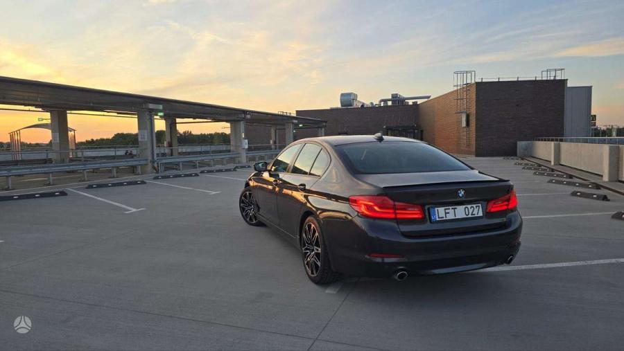 Grey BMW 520 2018 in Vilnius, with an engine capacity of 2.00 L and mileage of 284 thousand km for 16900 €, photo 3 on AUTOMOTO.COM.LV