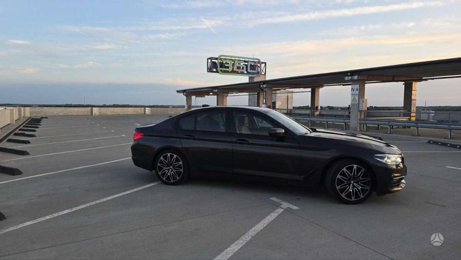 Grey BMW 520 2018 in Vilnius, with an engine capacity of 2.00 L and mileage of 284 thousand km for 16900 €, photo 7 on AUTOMOTO.COM.LV