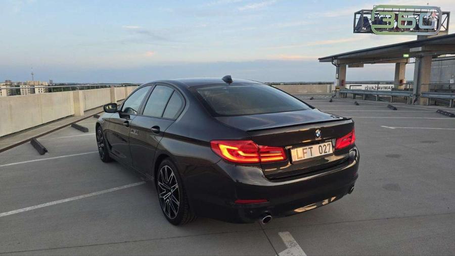 Grey BMW 520 2018 in Vilnius, with an engine capacity of 2.00 L and mileage of 284 thousand km for 16900 €, photo 20 on AUTOMOTO.COM.LV