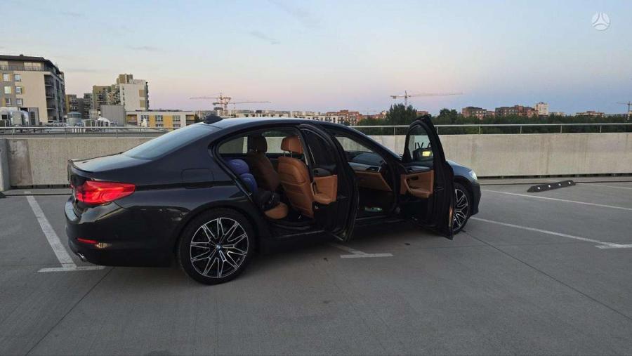 Grey BMW 520 2018 in Vilnius, with an engine capacity of 2.00 L and mileage of 284 thousand km for 16900 €, photo 23 on AUTOMOTO.COM.LV