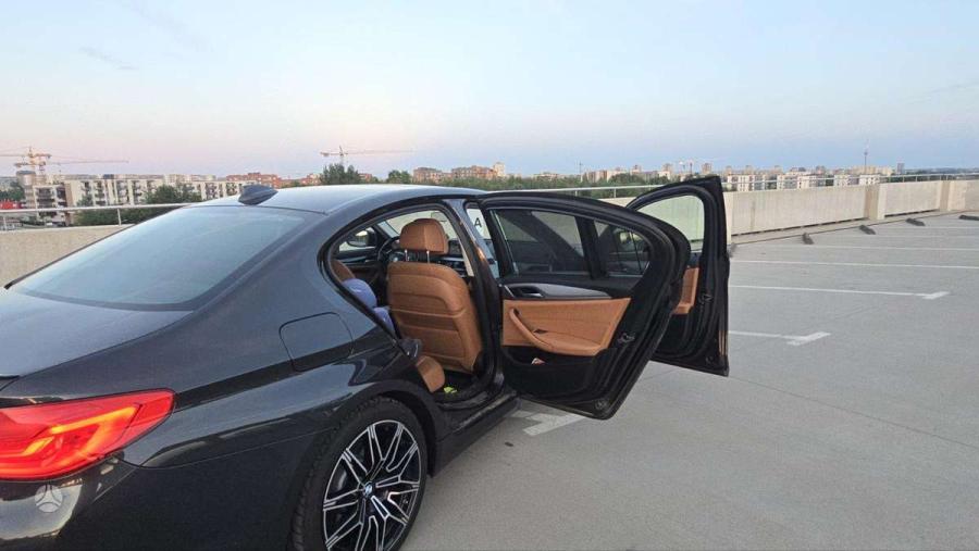 Grey BMW 520 2018 in Vilnius, with an engine capacity of 2.00 L and mileage of 284 thousand km for 16900 €, photo 24 on AUTOMOTO.COM.LV
