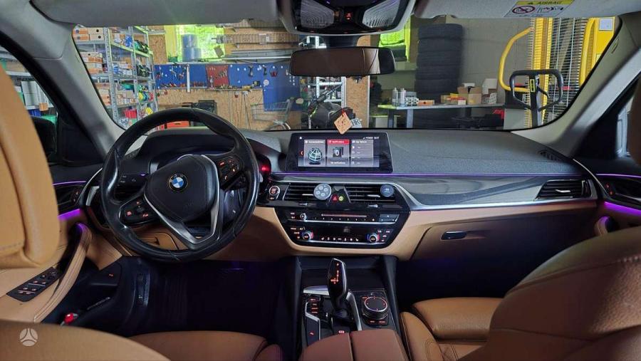 Grey BMW 520 2018 in Vilnius, with an engine capacity of 2.00 L and mileage of 284 thousand km for 16900 €, photo 28 on AUTOMOTO.COM.LV