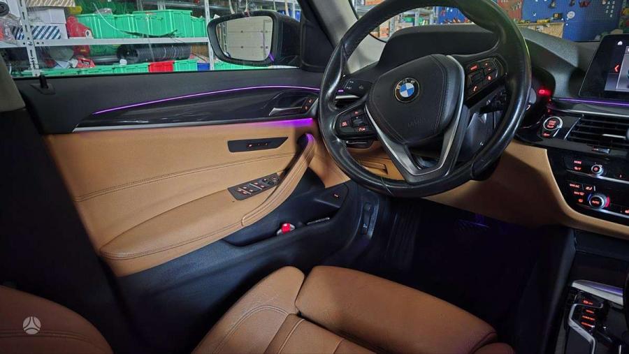 Grey BMW 520 2018 in Vilnius, with an engine capacity of 2.00 L and mileage of 284 thousand km for 16900 €, photo 29 on AUTOMOTO.COM.LV