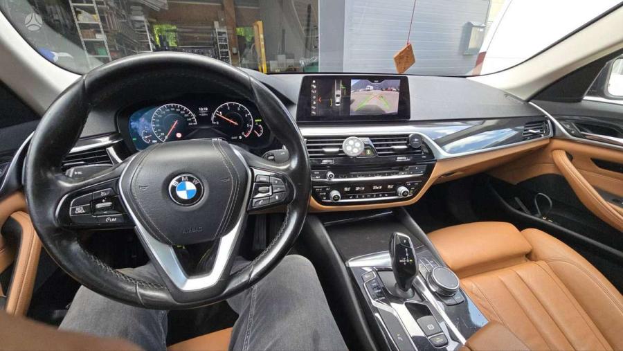 Grey BMW 520 2018 in Vilnius, with an engine capacity of 2.00 L and mileage of 284 thousand km for 16900 €, photo 34 on AUTOMOTO.COM.LV