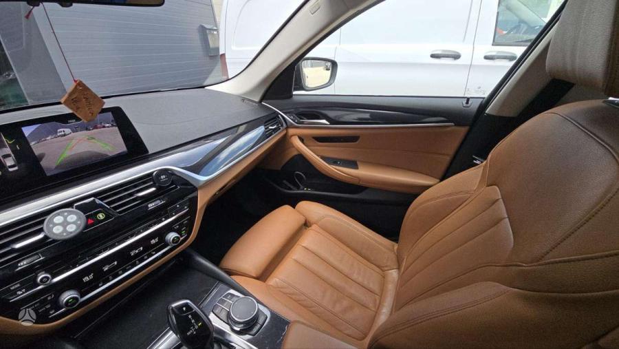 Grey BMW 520 2018 in Vilnius, with an engine capacity of 2.00 L and mileage of 284 thousand km for 16900 €, photo 35 on AUTOMOTO.COM.LV