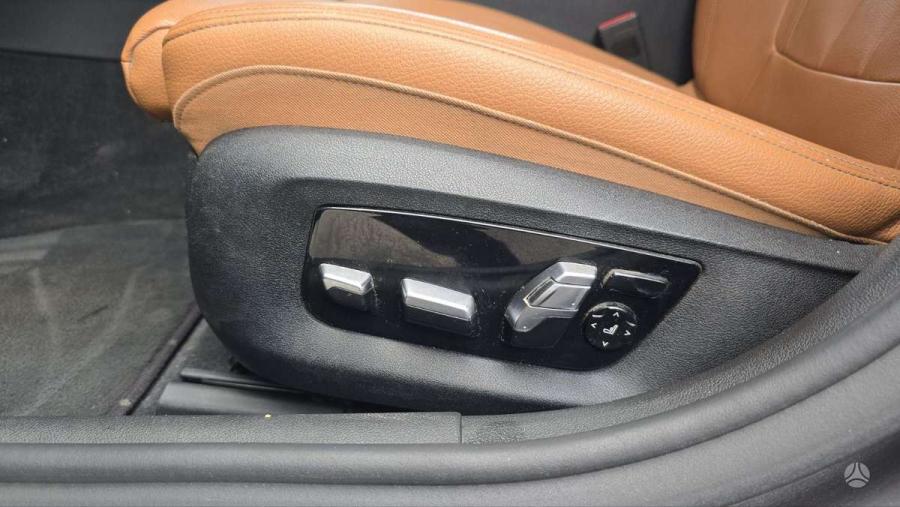 Grey BMW 520 2018 in Vilnius, with an engine capacity of 2.00 L and mileage of 284 thousand km for 16900 €, photo 39 on AUTOMOTO.COM.LV