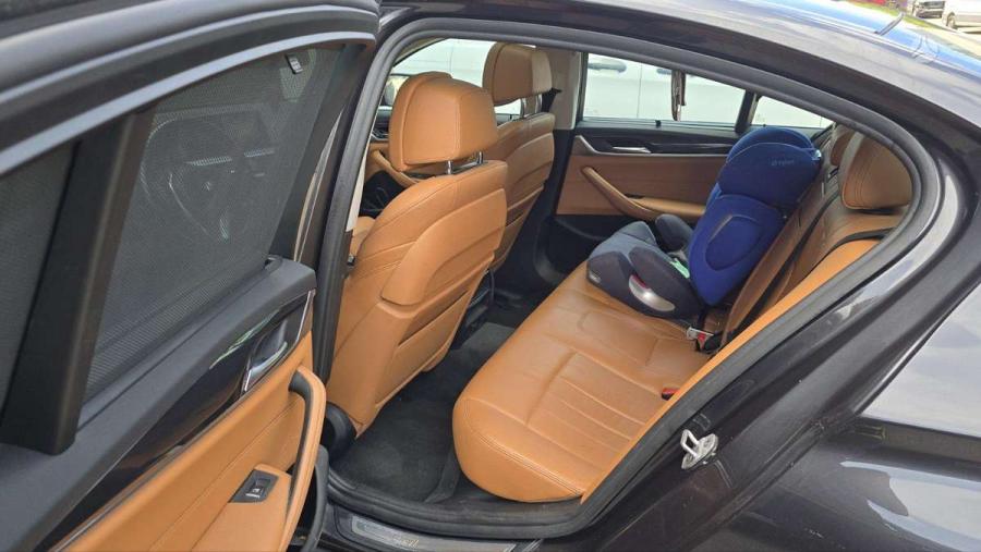 Grey BMW 520 2018 in Vilnius, with an engine capacity of 2.00 L and mileage of 284 thousand km for 16900 €, photo 41 on AUTOMOTO.COM.LV