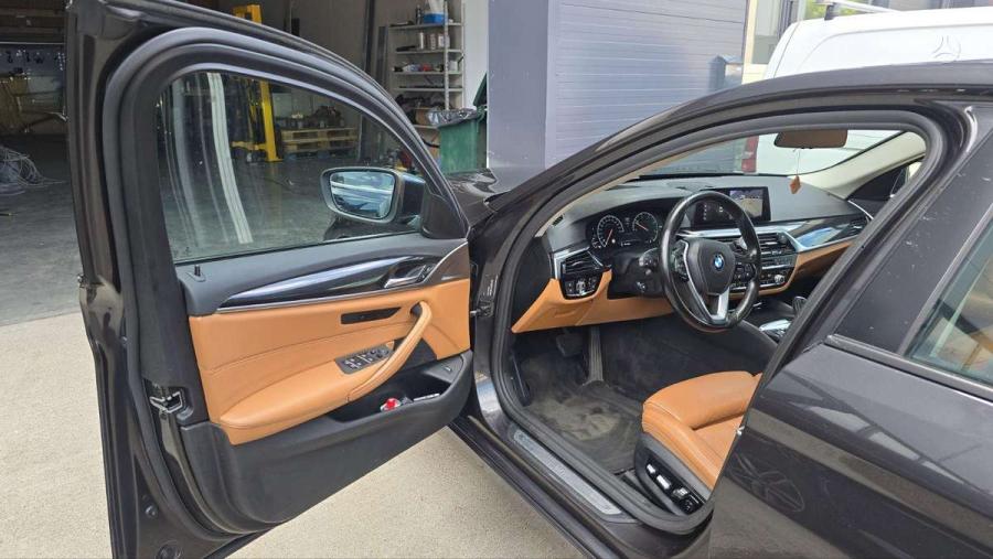 Grey BMW 520 2018 in Vilnius, with an engine capacity of 2.00 L and mileage of 284 thousand km for 16900 €, photo 42 on AUTOMOTO.COM.LV