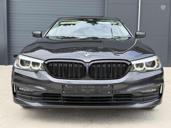 Grey BMW 520 2018 in Utena, with an engine capacity of 2.00 L and mileage of 239 thousand km for 15100 €, photo 8 on AUTOMOTO.COM.LV