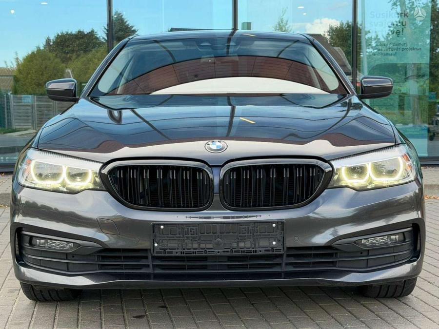 Grey BMW 520 2018 in Utena, with an engine capacity of 2.00 L and mileage of 239 thousand km for 15200 €, photo 4 on AUTOMOTO.COM.LV