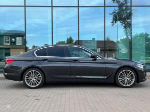 Grey BMW 520 2018 in Utena, with an engine capacity of 2.00 L and mileage of 239 thousand km for 15200 €, photo 6 on AUTOMOTO.COM.LV