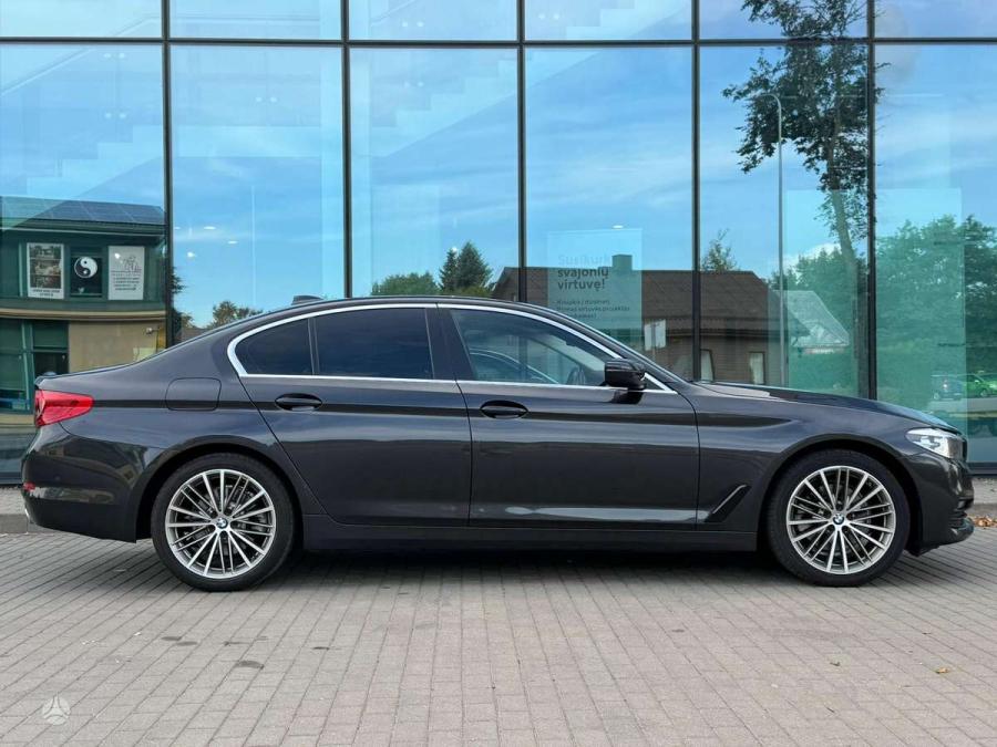 Grey BMW 520 2018 in Utena, with an engine capacity of 2.00 L and mileage of 239 thousand km for 15200 €, photo 6 on AUTOMOTO.COM.LV
