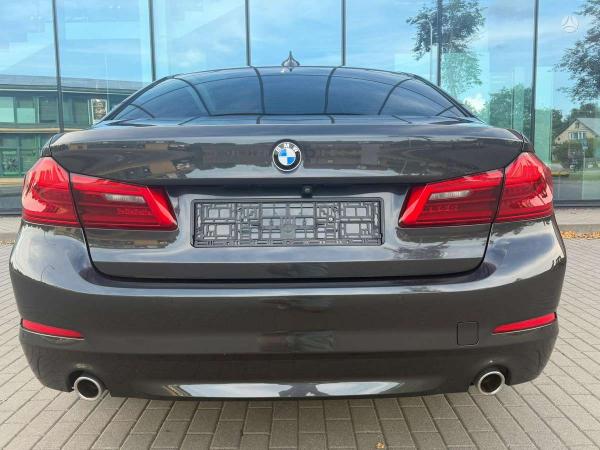 Grey BMW 520 2018 in Utena, with an engine capacity of 2.00 L and mileage of 239 thousand km for 15200 €, photo 7 on AUTOMOTO.COM.LV