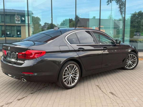 Grey BMW 520 2018 in Utena, with an engine capacity of 2.00 L and mileage of 239 thousand km for 15200 €, photo 9 on AUTOMOTO.COM.LV
