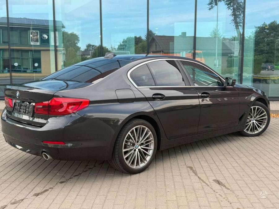 Grey BMW 520 2018 in Utena, with an engine capacity of 2.00 L and mileage of 239 thousand km for 15200 €, photo 9 on AUTOMOTO.COM.LV