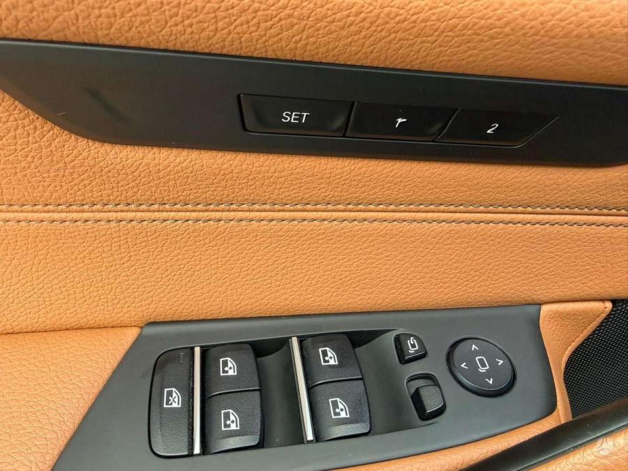Grey BMW 520 2018 in Utena, with an engine capacity of 2.00 L and mileage of 239 thousand km for 15200 €, photo 14 on AUTOMOTO.COM.LV