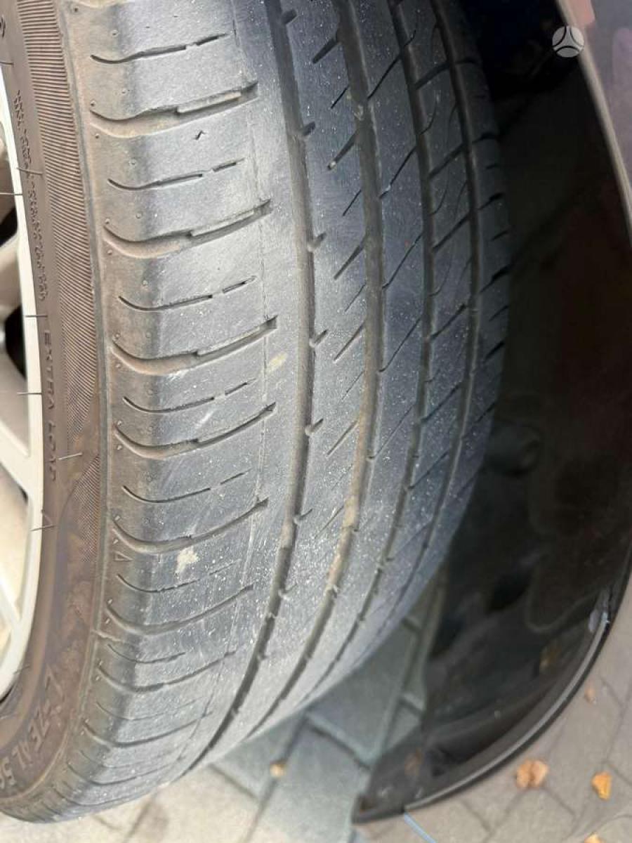 Grey BMW 520 2018 in Utena, with an engine capacity of 2.00 L and mileage of 239 thousand km for 15200 €, photo 16 on AUTOMOTO.COM.LV