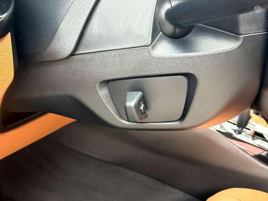 Grey BMW 520 2018 in Utena, with an engine capacity of 2.00 L and mileage of 239 thousand km for 15200 €, photo 17 on AUTOMOTO.COM.LV