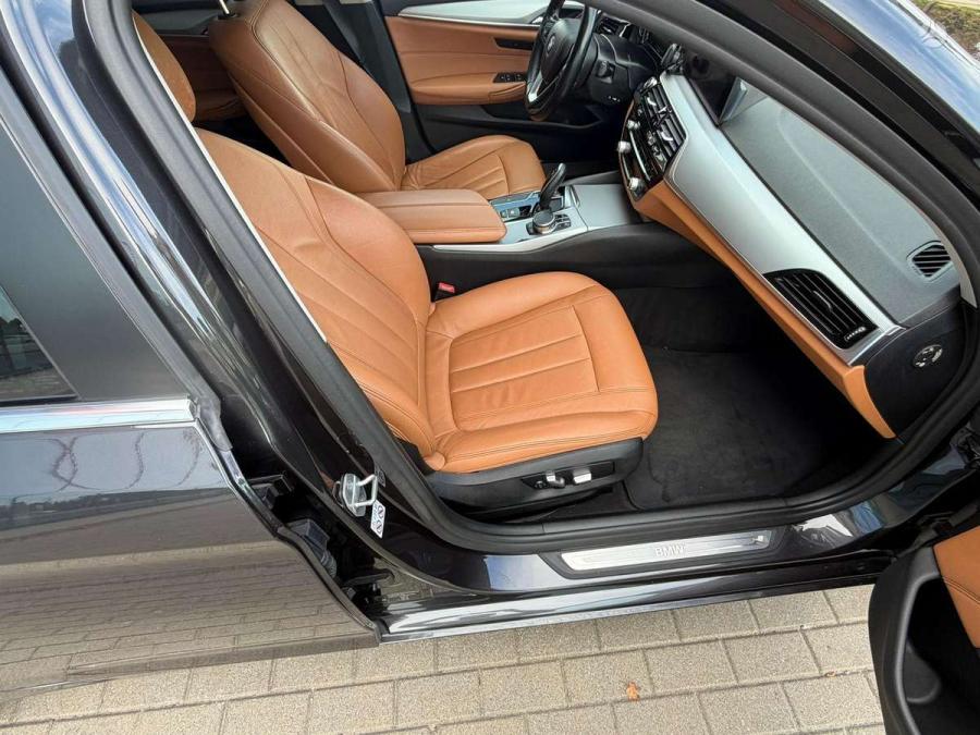 Grey BMW 520 2018 in Utena, with an engine capacity of 2.00 L and mileage of 239 thousand km for 15200 €, photo 22 on AUTOMOTO.COM.LV