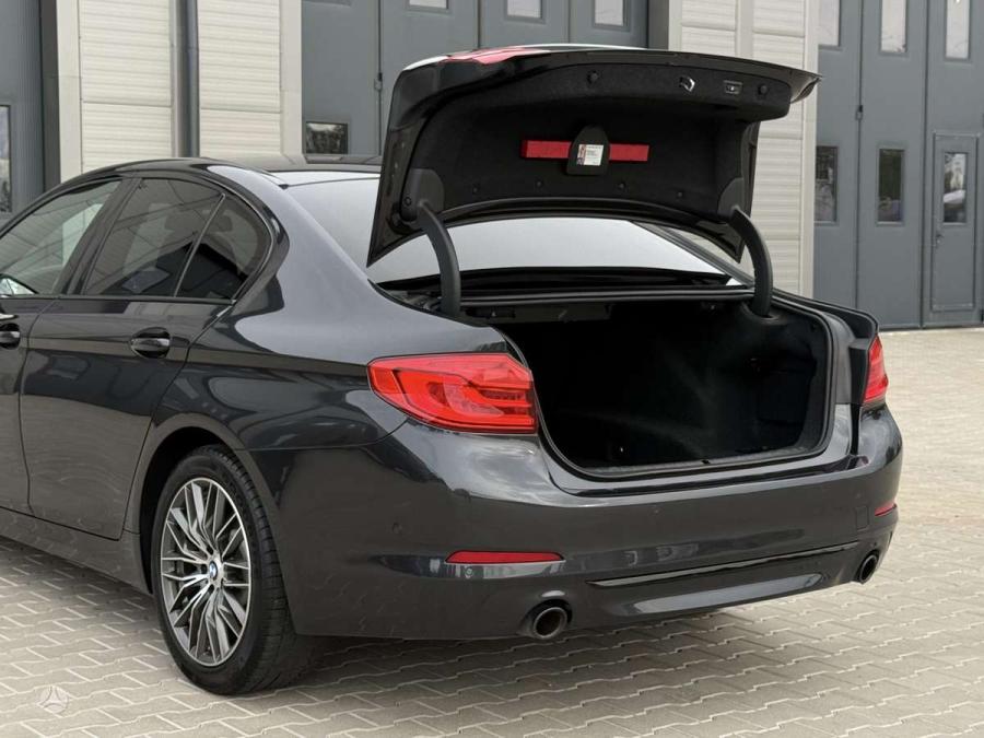 Grey BMW 520 2018 in Marijampole, with an engine capacity of 2.00 L and mileage of 238 thousand km for 19300 €, photo 14 on AUTOMOTO.COM.LV