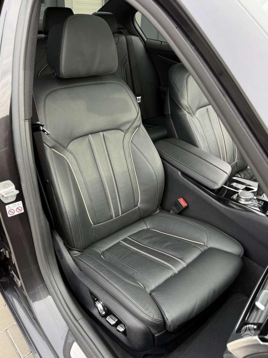 Grey BMW 520 2018 in Marijampole, with an engine capacity of 2.00 L and mileage of 238 thousand km for 19300 €, photo 16 on AUTOMOTO.COM.LV