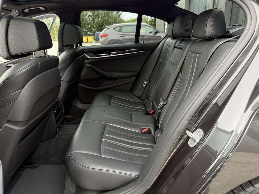 Grey BMW 520 2018 in Marijampole, with an engine capacity of 2.00 L and mileage of 238 thousand km for 19300 €, photo 18 on AUTOMOTO.COM.LV