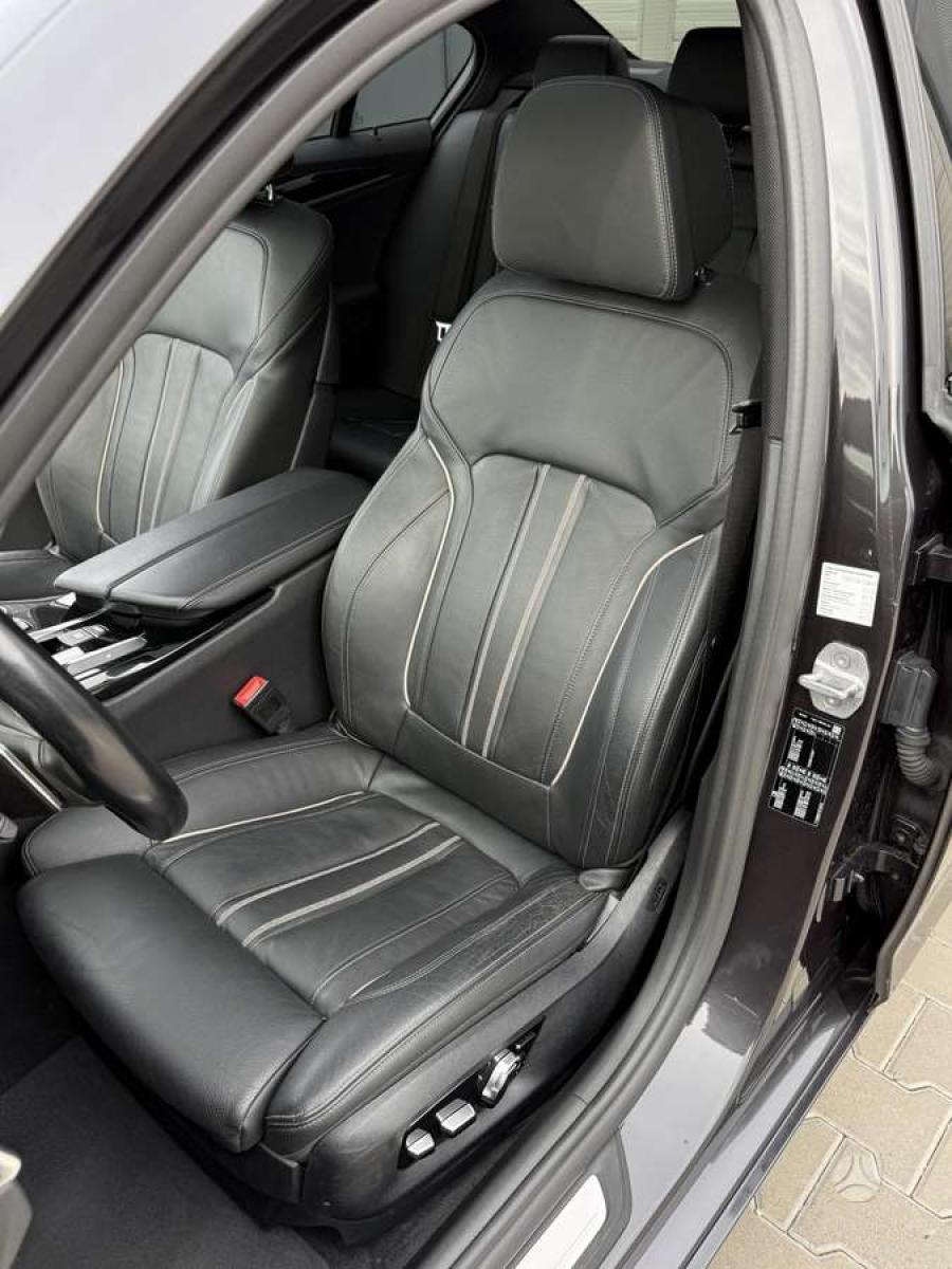 Grey BMW 520 2018 in Marijampole, with an engine capacity of 2.00 L and mileage of 238 thousand km for 19300 €, photo 20 on AUTOMOTO.COM.LV