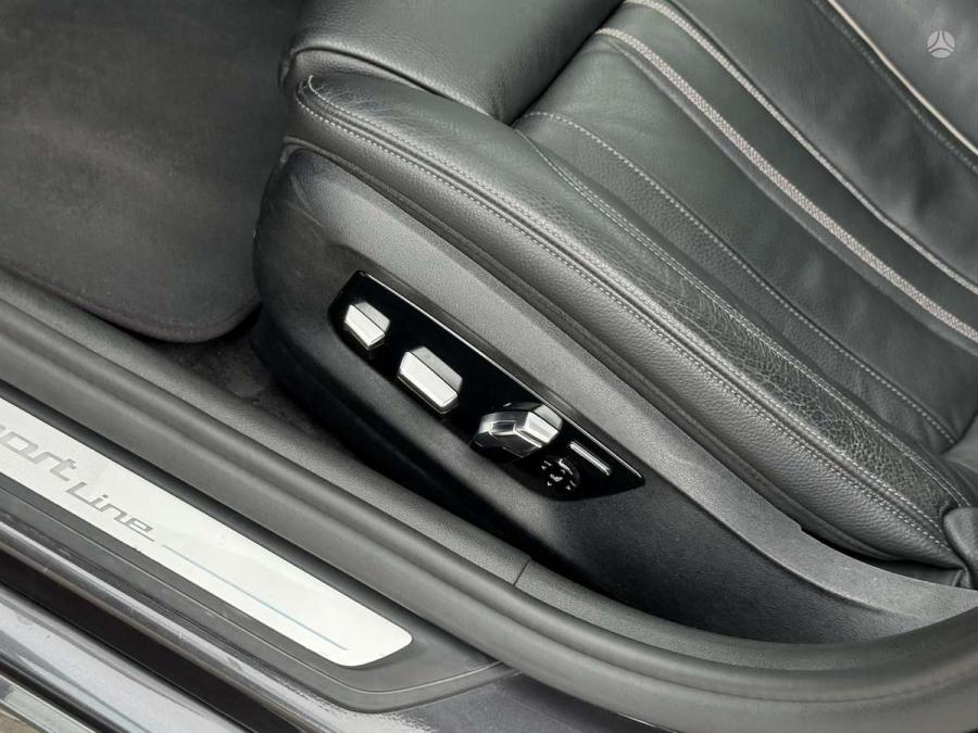 Grey BMW 520 2018 in Marijampole, with an engine capacity of 2.00 L and mileage of 238 thousand km for 19300 €, photo 21 on AUTOMOTO.COM.LV
