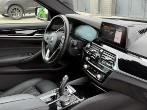 Grey BMW 520 2018 in Marijampole, with an engine capacity of 2.00 L and mileage of 238 thousand km for 19300 €, photo 22 on AUTOMOTO.COM.LV