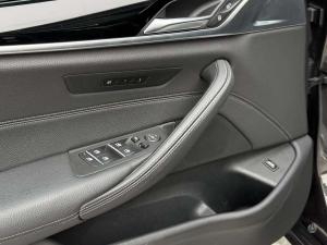 Grey BMW 520 2018 in Marijampole, with an engine capacity of 2.00 L and mileage of 238 thousand km for 19300 €, photo 25 on AUTOMOTO.COM.LV