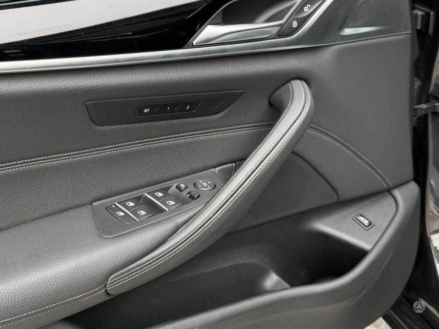 Grey BMW 520 2018 in Marijampole, with an engine capacity of 2.00 L and mileage of 238 thousand km for 19300 €, photo 25 on AUTOMOTO.COM.LV