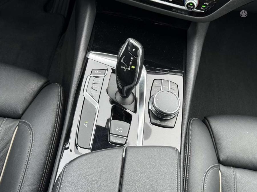 Grey BMW 520 2018 in Marijampole, with an engine capacity of 2.00 L and mileage of 238 thousand km for 19300 €, photo 35 on AUTOMOTO.COM.LV