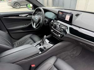 Grey BMW 520 2018 in Marijampole, with an engine capacity of 2.00 L and mileage of 238 thousand km for 19300 €, photo 37 on AUTOMOTO.COM.LV