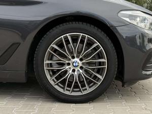 Grey BMW 520 2018 in Marijampole, with an engine capacity of 2.00 L and mileage of 238 thousand km for 19300 €, photo 41 on AUTOMOTO.COM.LV