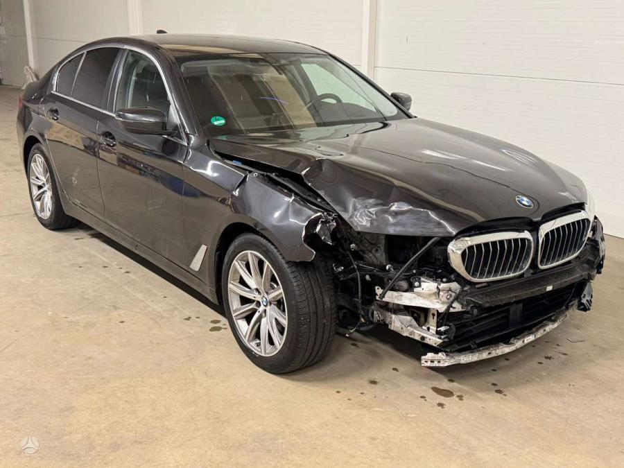 Pelēks BMW 520 2019 Viļņa, ar dzinēja tilpumu 2.00 L un nobraukumu 114 tūkst. km par 14950 €, foto 2 vietnē AUTOMOTO.COM.LV