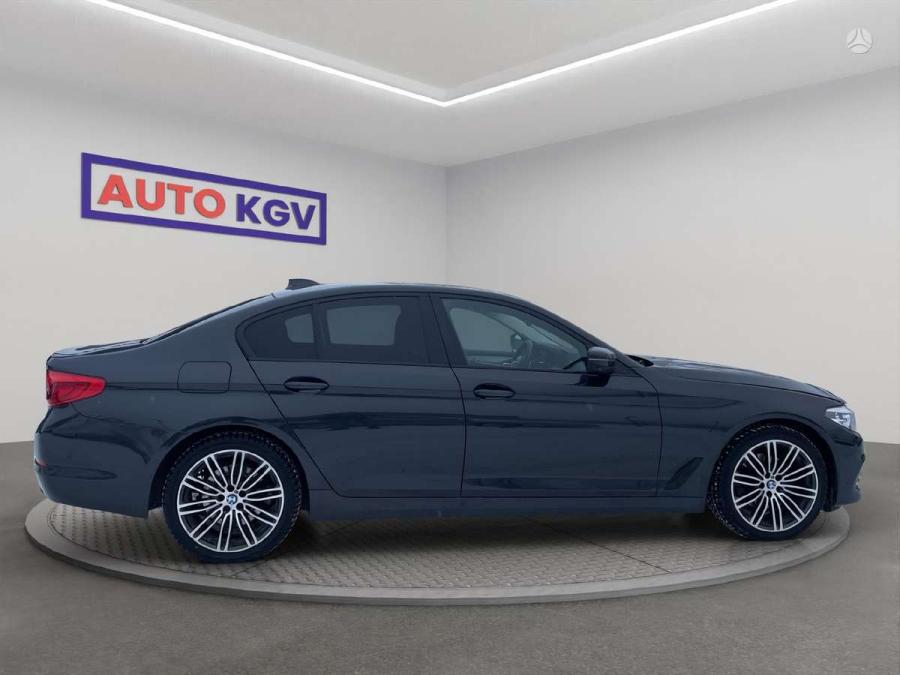 Grey BMW 520 2019 in Vilnius, with an engine capacity of 2.00 L and mileage of 372 thousand km for 19990 €, photo 6 on AUTOMOTO.COM.LV