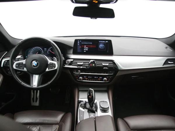 Grey BMW 520 2019 in Vilnius, with an engine capacity of 2.00 L and mileage of 208 thousand km for 23999 €, photo 2 on AUTOMOTO.COM.LV
