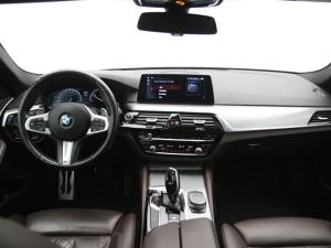Grey BMW 520 2019 in Vilnius, with an engine capacity of 2.00 L and mileage of 208 thousand km for 23999 €, photo 3 on AUTOMOTO.COM.LV