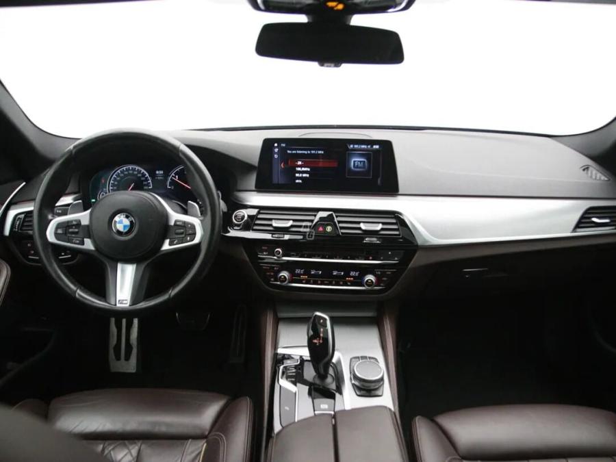 Grey BMW 520 2019 in Vilnius, with an engine capacity of 2.00 L and mileage of 208 thousand km for 23999 €, photo 3 on AUTOMOTO.COM.LV