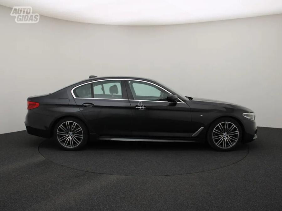 Grey BMW 520 2019 in Vilnius, with an engine capacity of 2.00 L and mileage of 208 thousand km for 23999 €, photo 10 on AUTOMOTO.COM.LV