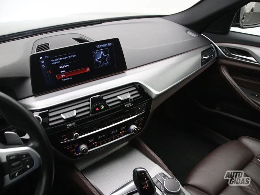 Grey BMW 520 2019 in Vilnius, with an engine capacity of 2.00 L and mileage of 208 thousand km for 23999 €, photo 22 on AUTOMOTO.COM.LV