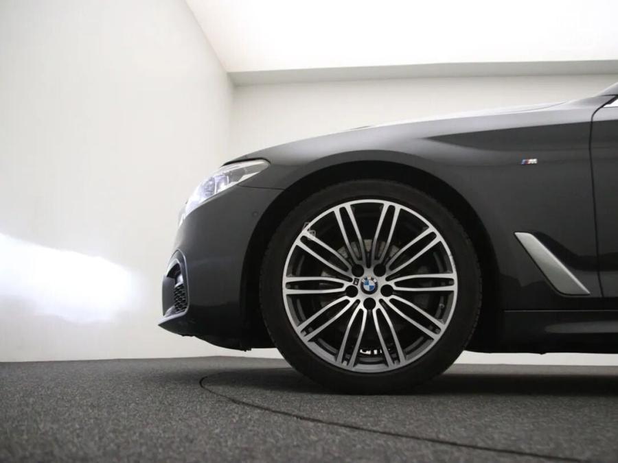 Grey BMW 520 2019 in Vilnius, with an engine capacity of 2.00 L and mileage of 208 thousand km for 23999 €, photo 29 on AUTOMOTO.COM.LV