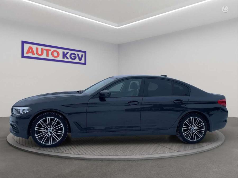 Grey BMW 520 2019 in Vilnius, with an engine capacity of 2.00 L and mileage of 372 thousand km for 15499 €, photo 3 on AUTOMOTO.COM.LV