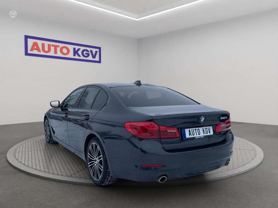 Grey BMW 520 2019 in Vilnius, with an engine capacity of 2.00 L and mileage of 372 thousand km for 15499 €, photo 4 on AUTOMOTO.COM.LV