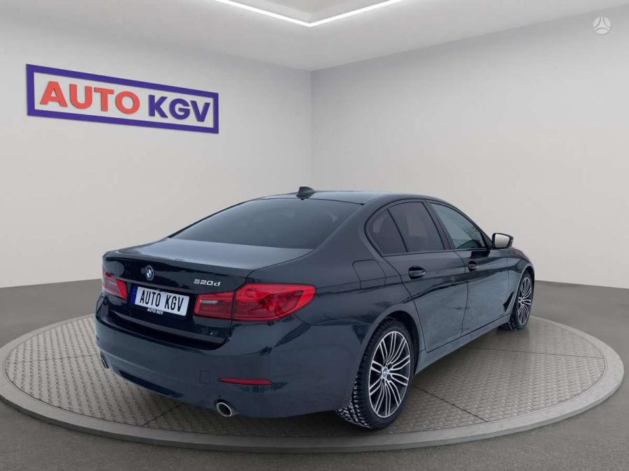 Grey BMW 520 2019 in Vilnius, with an engine capacity of 2.00 L and mileage of 372 thousand km for 15499 €, photo 6 on AUTOMOTO.COM.LV