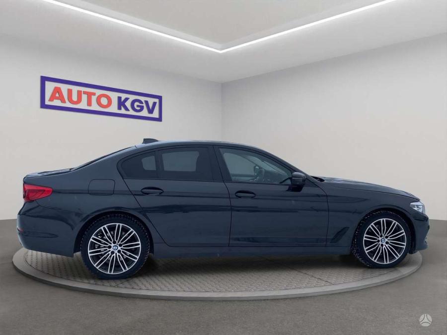 Grey BMW 520 2019 in Vilnius, with an engine capacity of 2.00 L and mileage of 372 thousand km for 15499 €, photo 7 on AUTOMOTO.COM.LV